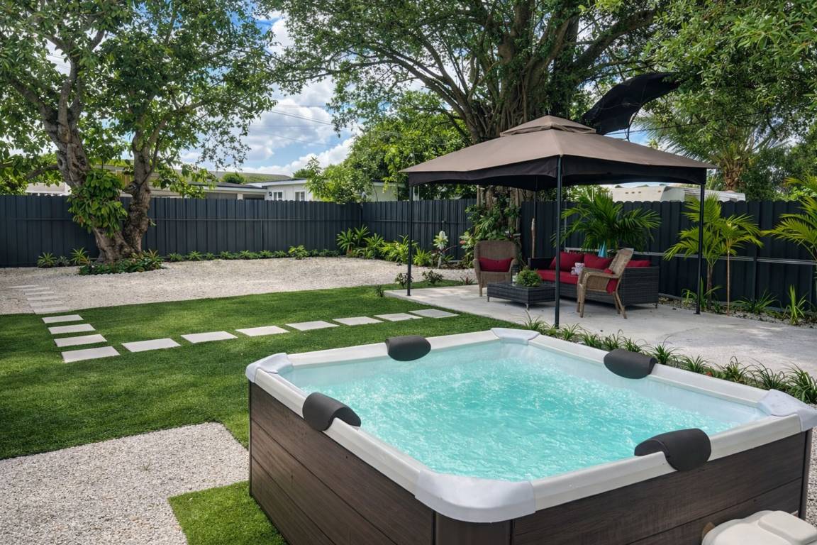 83 M² Apartment ∙ 2 Bedrooms ∙ 6 Guests - Miami Gardens, FL