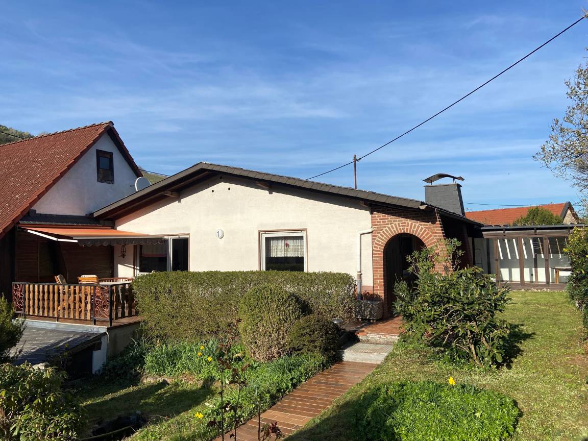 100 M² Ferienhaus ∙ 2 Schlafzimmer ∙ 5 Gäste - Bad Sobernheim