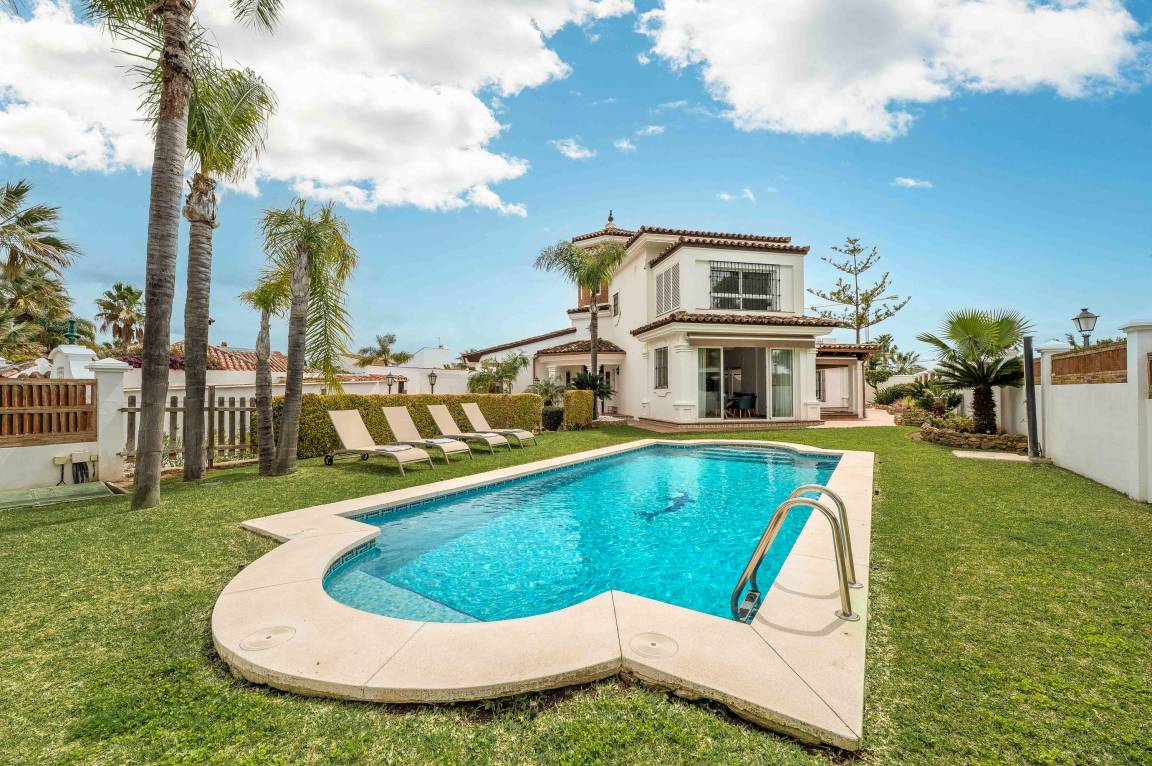 500 M² Villa ∙ 5 Bedrooms ∙ 10 Guests - Marbella
