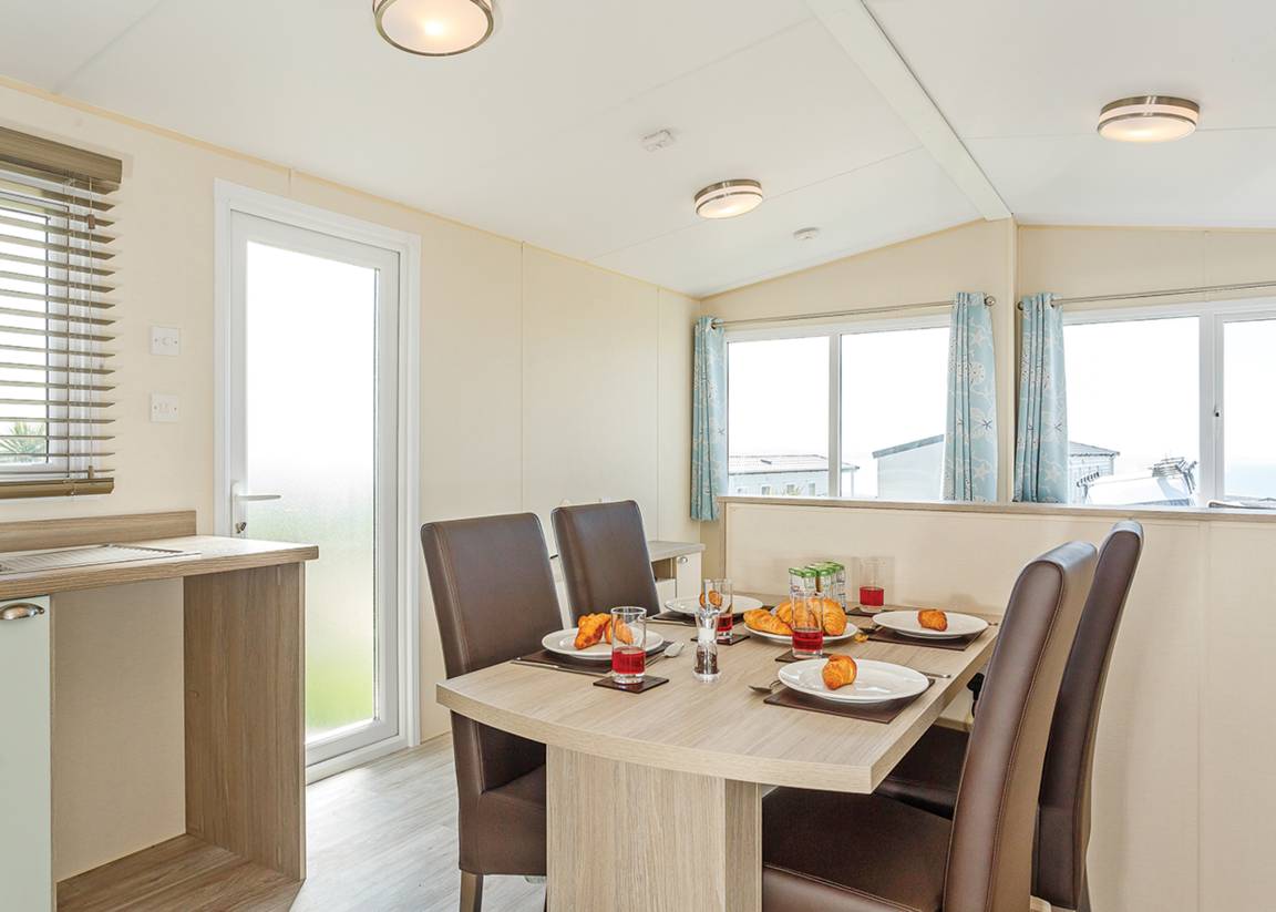 Caravan ∙ 2 Bedrooms ∙ 4 Guests - Bude