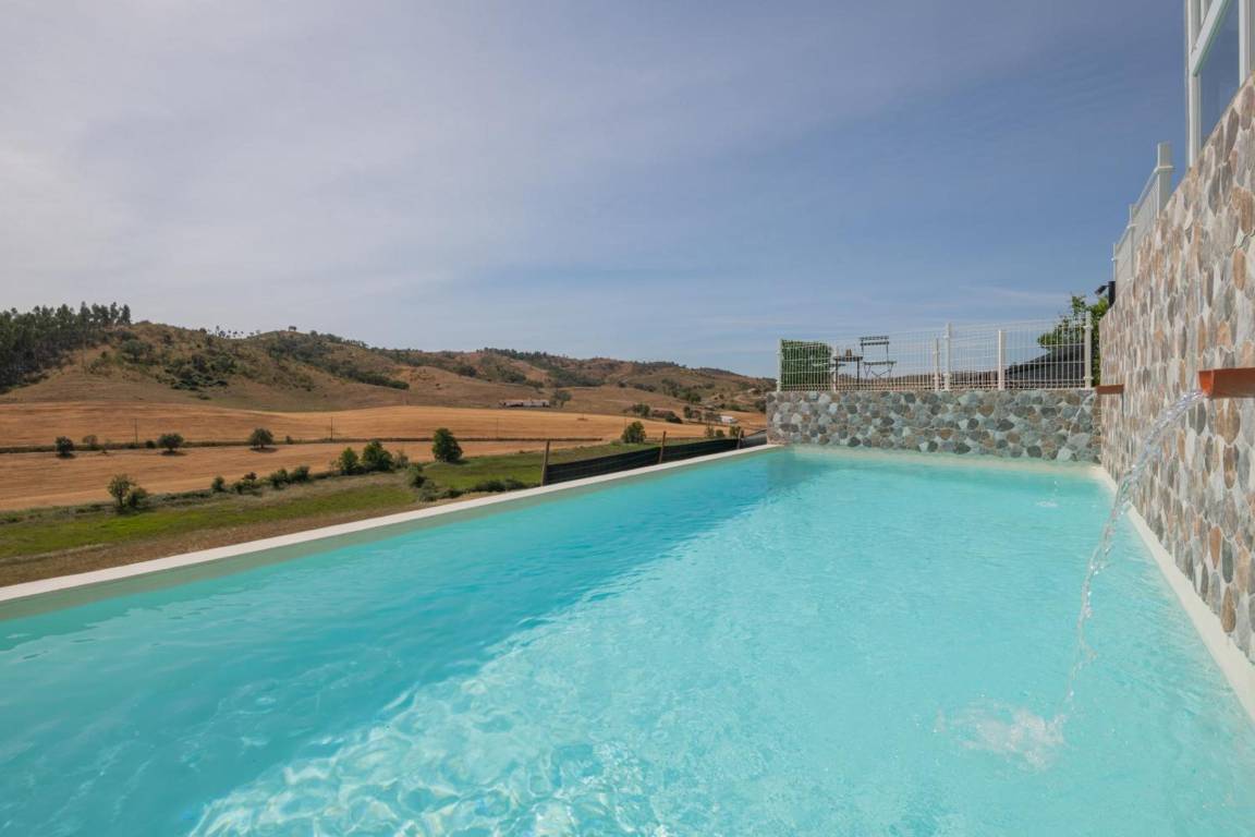 70 M² Cottage ∙ 2 Bedrooms ∙ 5 Guests - Portugal