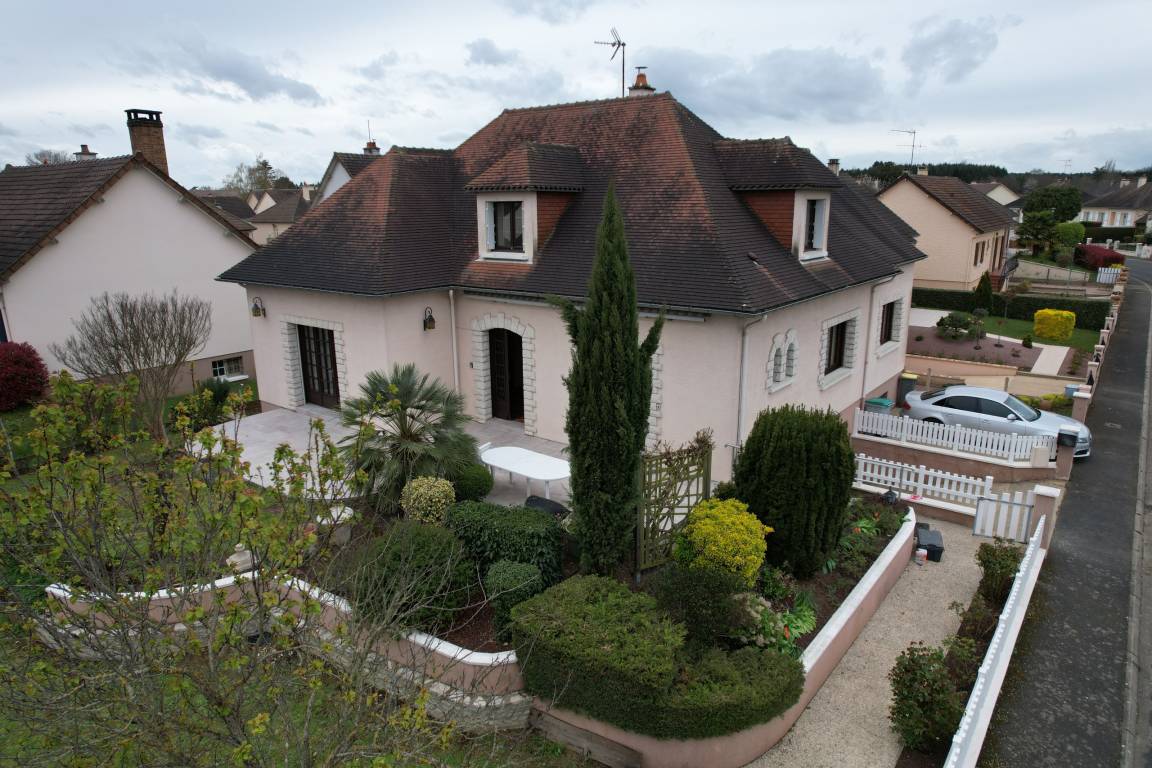 214 M² Maison De Vacances ∙ 6 Chambres ∙ 15 Personnes - Le Mans