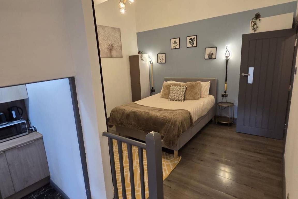 85 M² Ferienwohnung ∙ 1 Schlafzimmer ∙ 3 Gäste - Chester Castle: Agricola Tower and Castle Walls