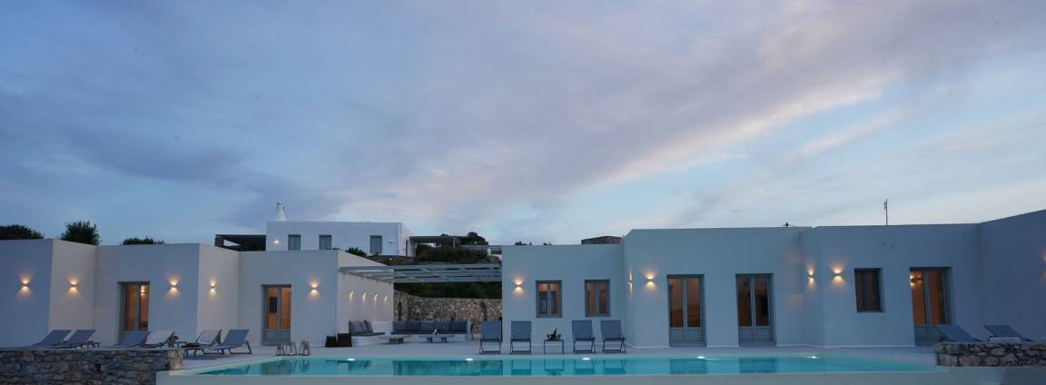 450 M² Villa ∙ 8 Bedrooms ∙ 16 Guests - Paros