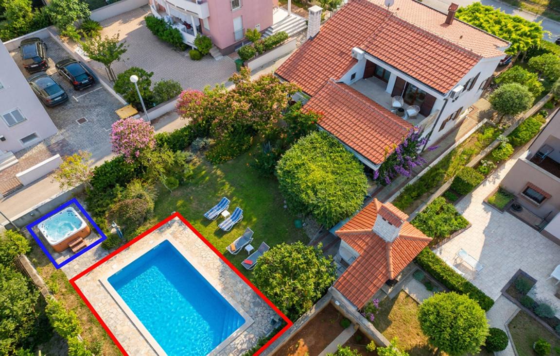250 M² Ferienhaus ∙ 4 Schlafzimmer ∙ 8 Gäste - Nin