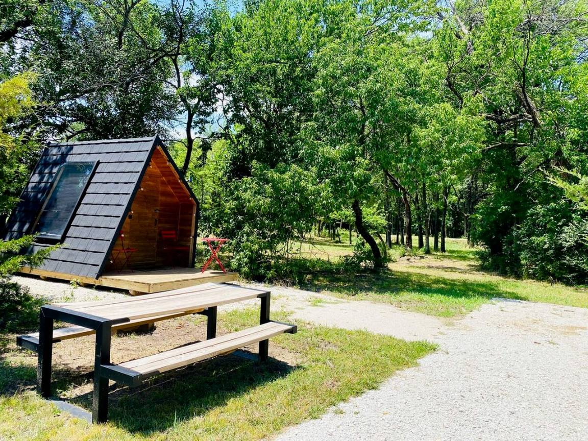 Cabin ∙ 1 Bedroom ∙ 2 Guests - Kansas