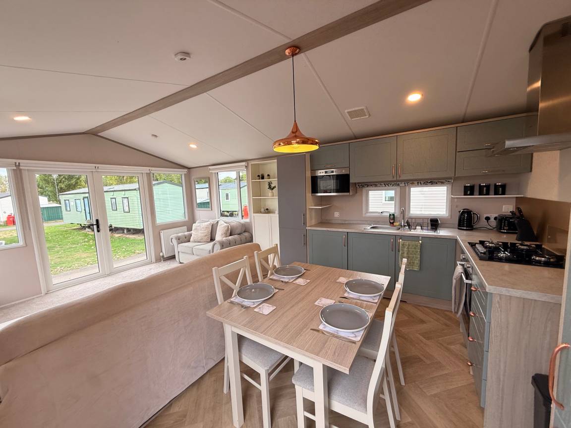 40 M² Cabin ∙ 2 Bedrooms ∙ 6 Guests - Northampton, UK
