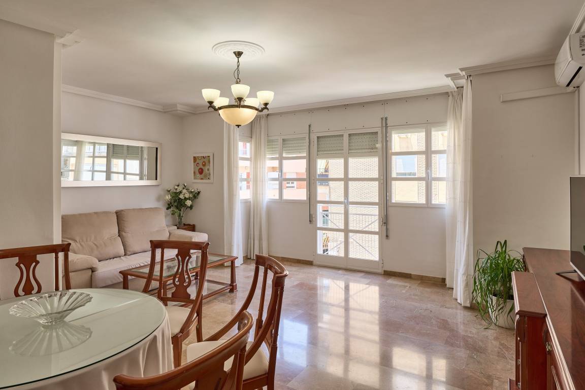 90 M² Apartamento ∙ 3 Habitaciones ∙ 6 Huéspedes - Puente Genil