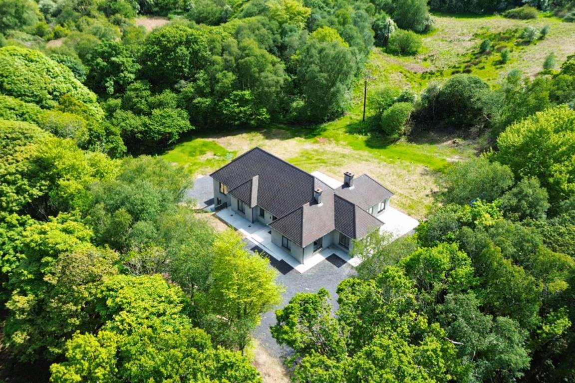 325 M² House ∙ 5 Bedrooms ∙ 10 Guests - Ballina