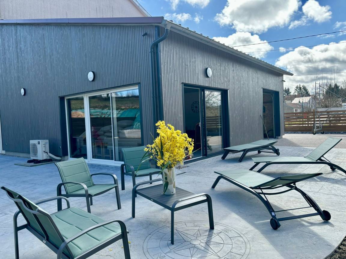 153 M² Cottage ∙ 4 Chambres ∙ 8 Personnes - Épinal