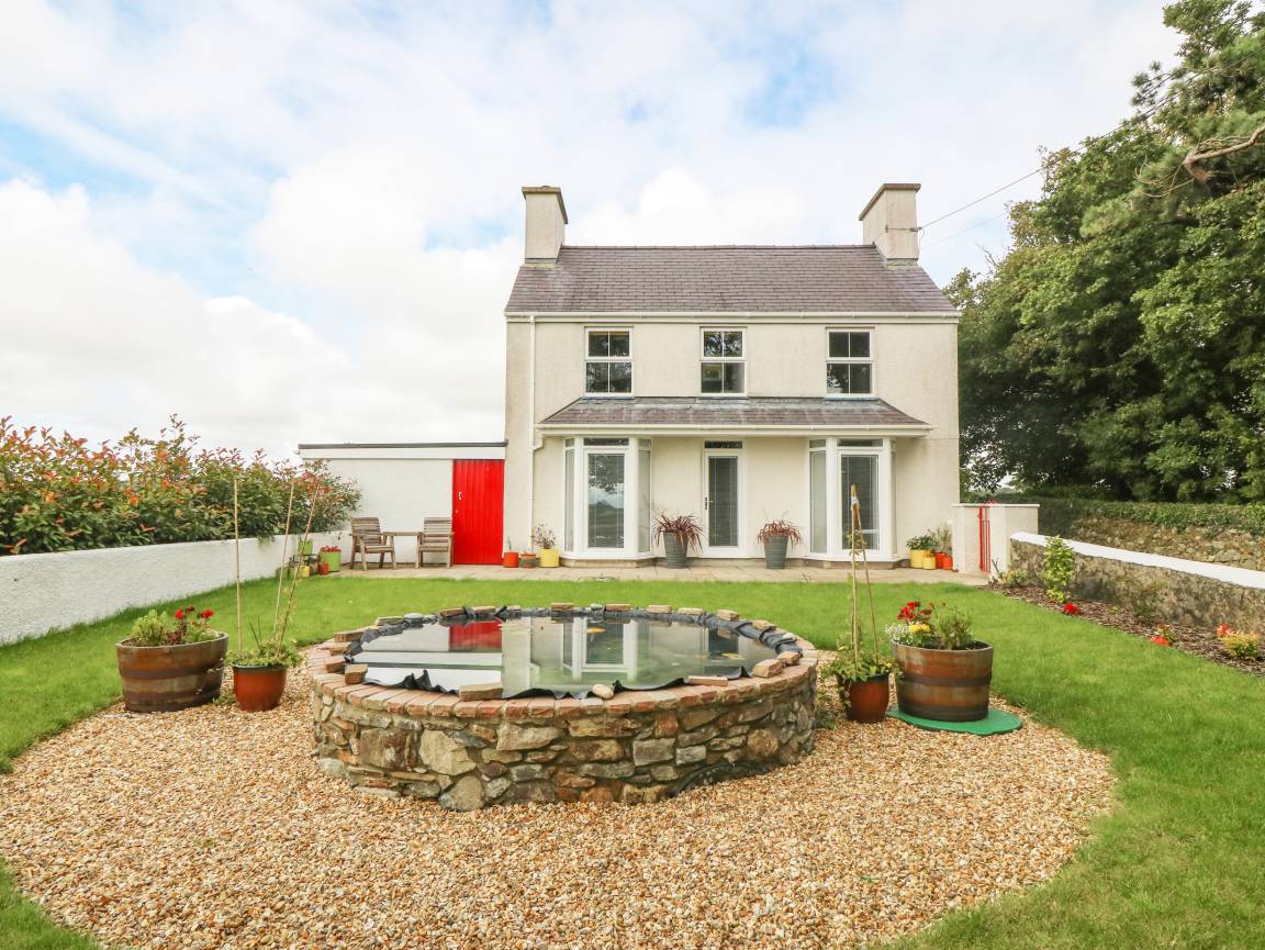 Cottage ∙ 4 Bedrooms ∙ 10 Guests - Wales