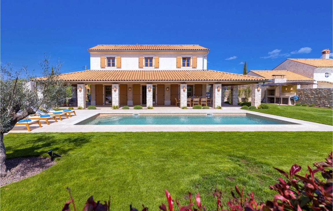 220 M² House ∙ 3 Bedrooms ∙ 6 Guests - Bale