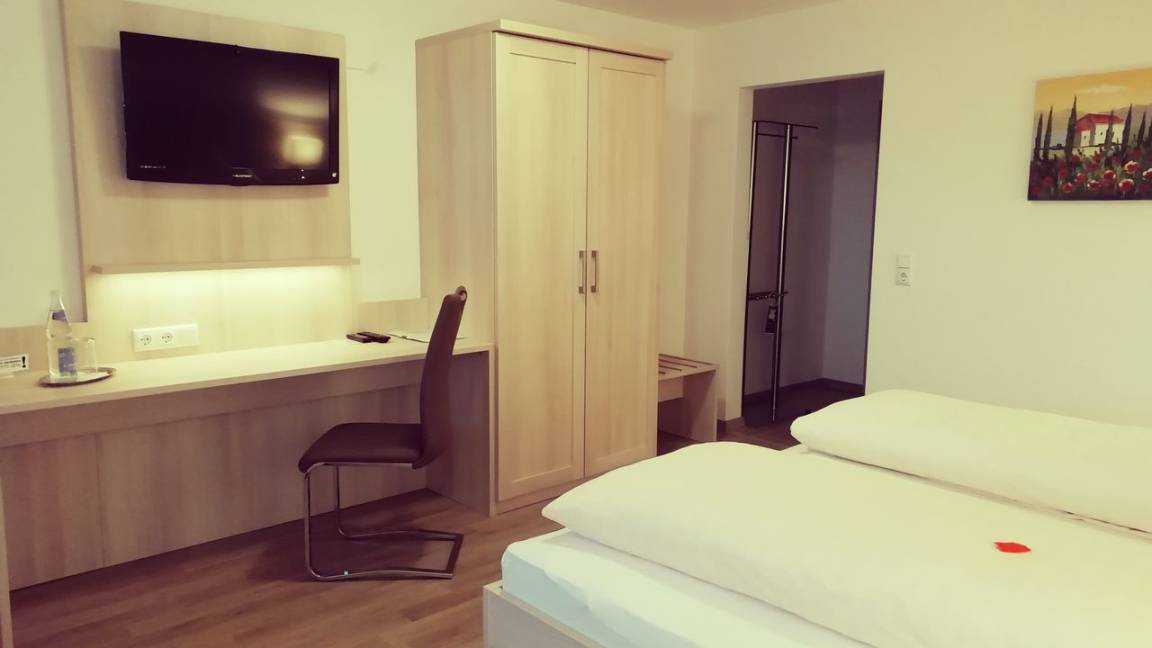 16 M² Hotel ∙ 1 Bedroom ∙ 2 Guests - Deggendorf