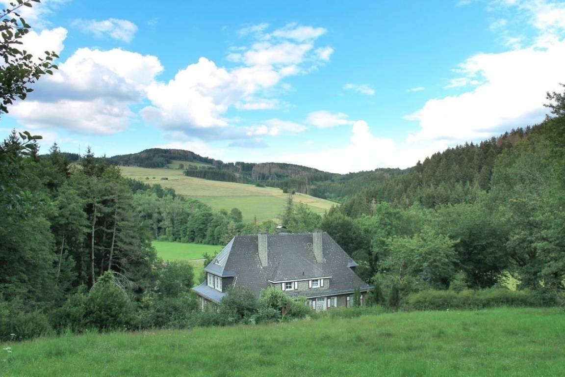 190 M² Ferienhaus ∙ 5 Schlafzimmer ∙ 10 Gäste - Biedenkopf