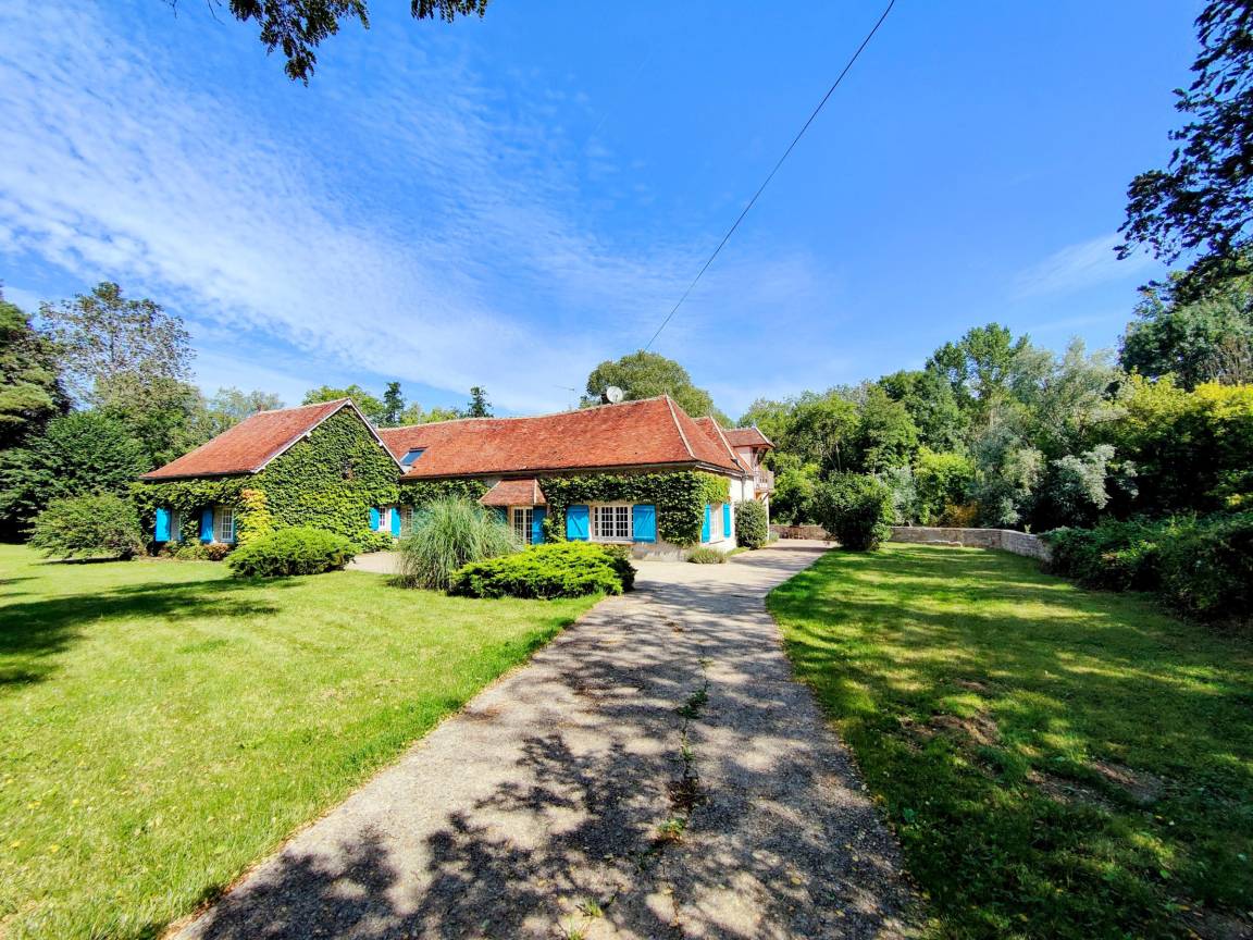 500 M² Cottage ∙ 6 Bedrooms ∙ 19 Guests - Chablis