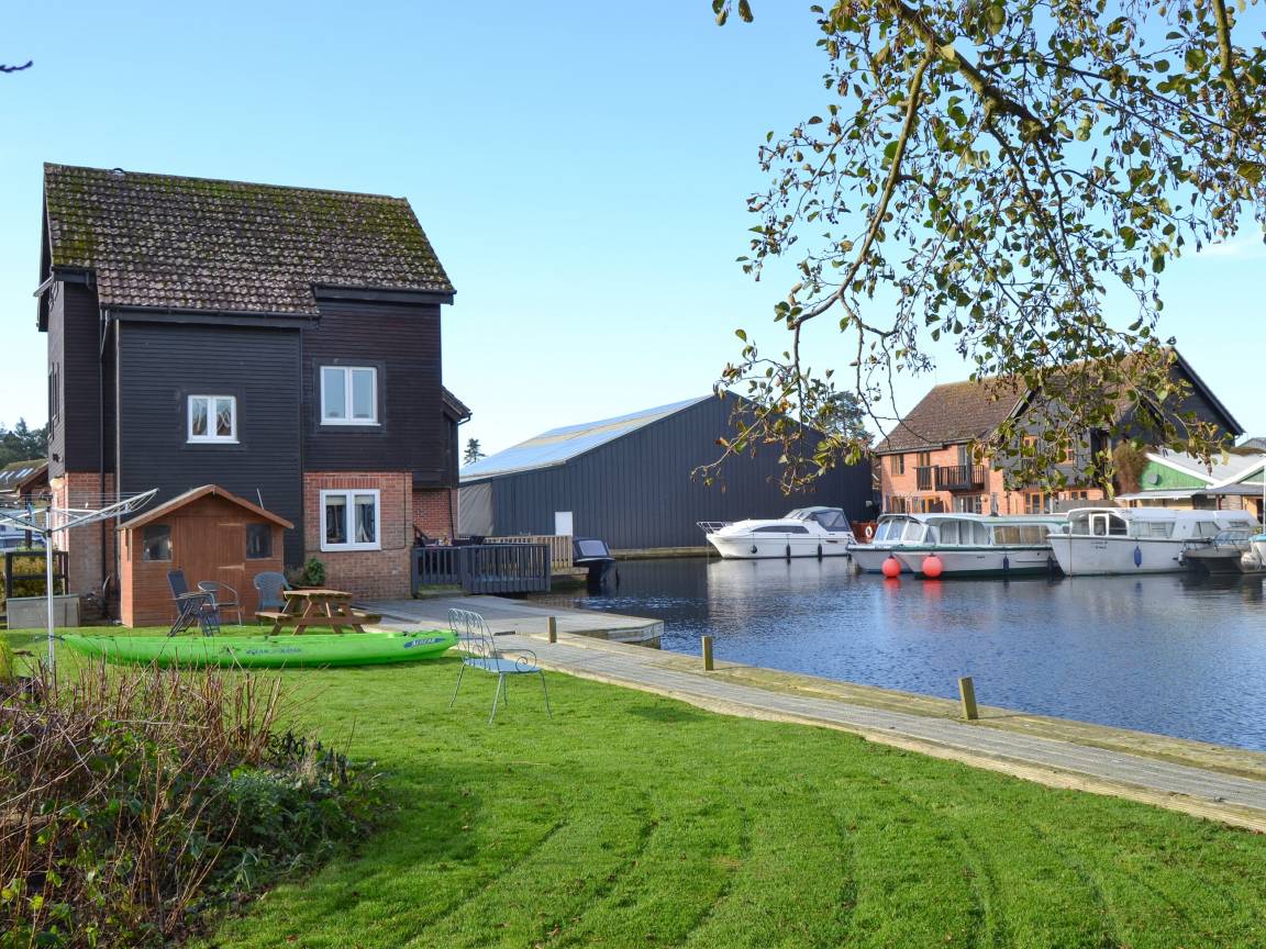 Cottage ∙ 3 Bedrooms ∙ 6 Guests - Wroxham