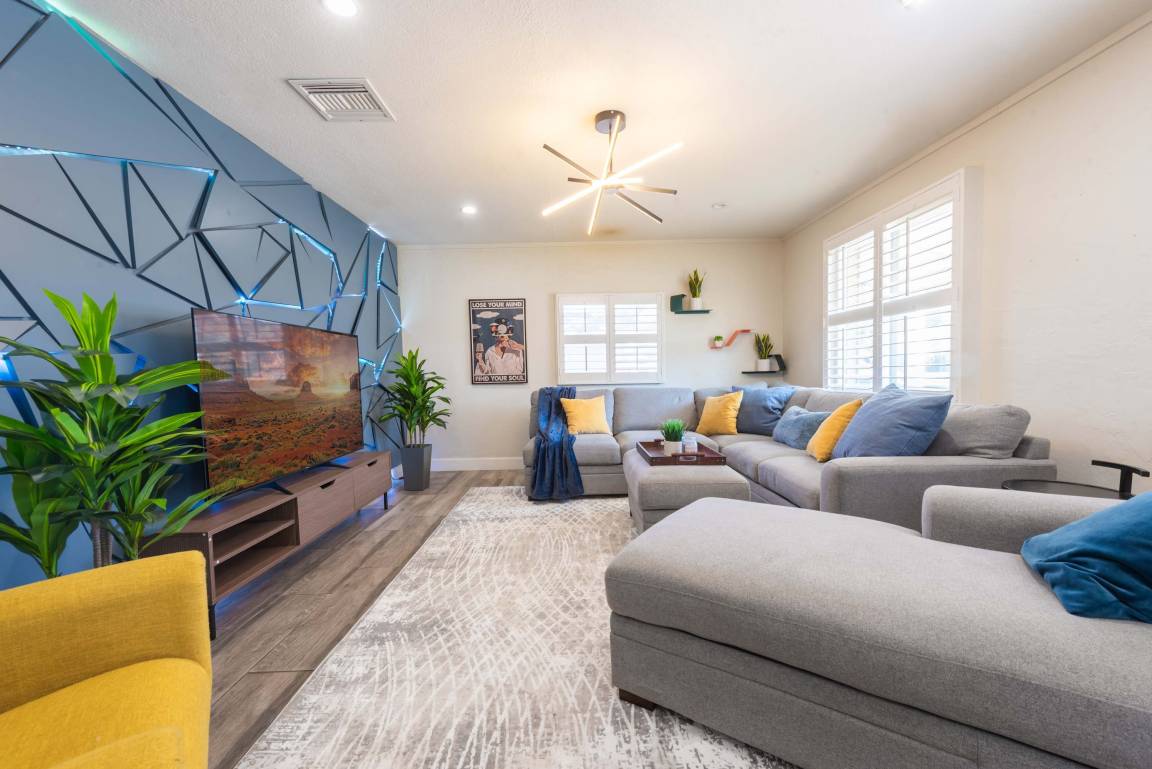 House ∙ 4 Bedrooms ∙ 10 Guests - Phoenix, AZ