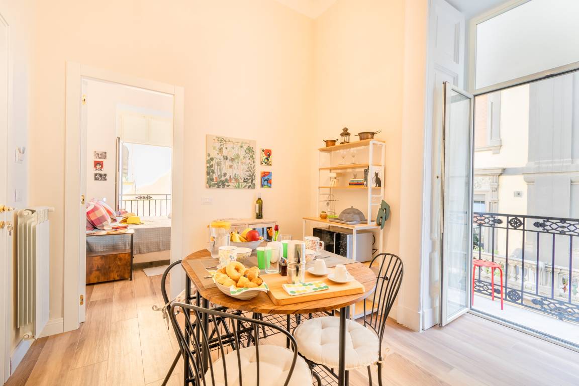 60 M² Appartamento Vacanza ∙ 2 Camere Da Letto ∙ 4 Ospiti - Napoli