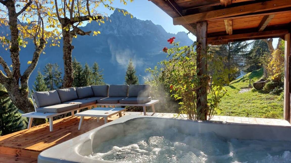 200 M² Chalet ∙ 5 Bedrooms ∙ 14 Guests - Switzerland