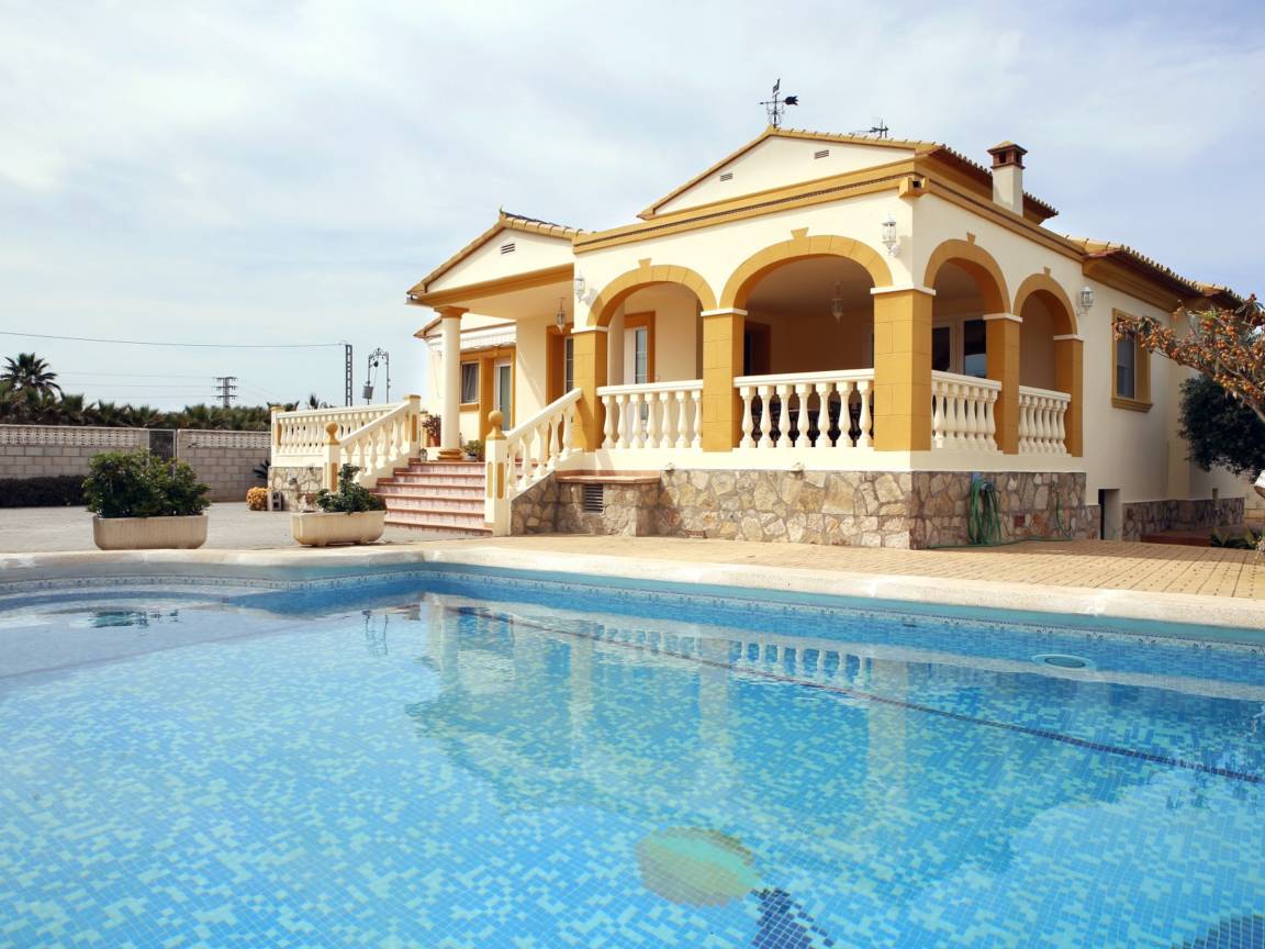 200 M² Villa ∙ 4 Bedrooms ∙ 8 Guests - Dénia