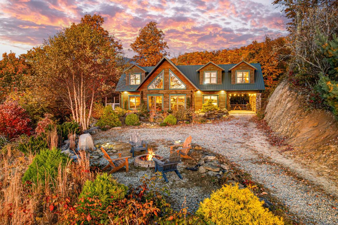 Cabin ∙ 2 Bedrooms ∙ 8 Guests - Cherokee, NC