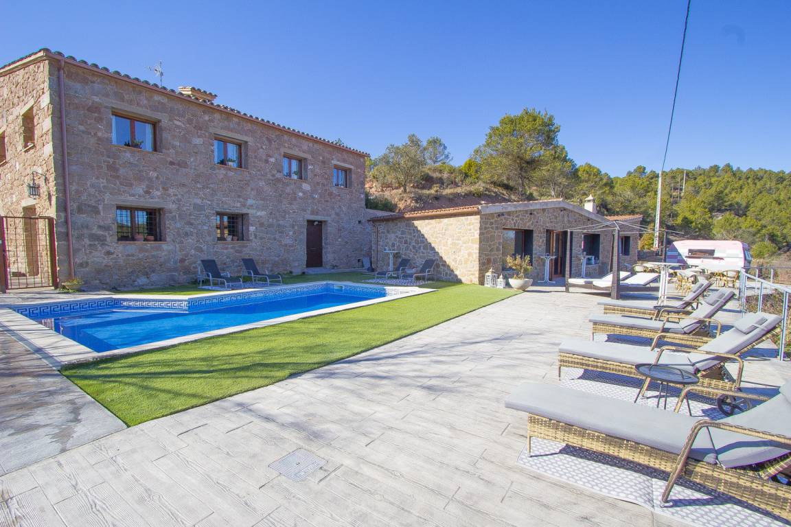 600 M² Maison De Vacances ∙ 8 Chambres ∙ 20 Personnes - Rubió