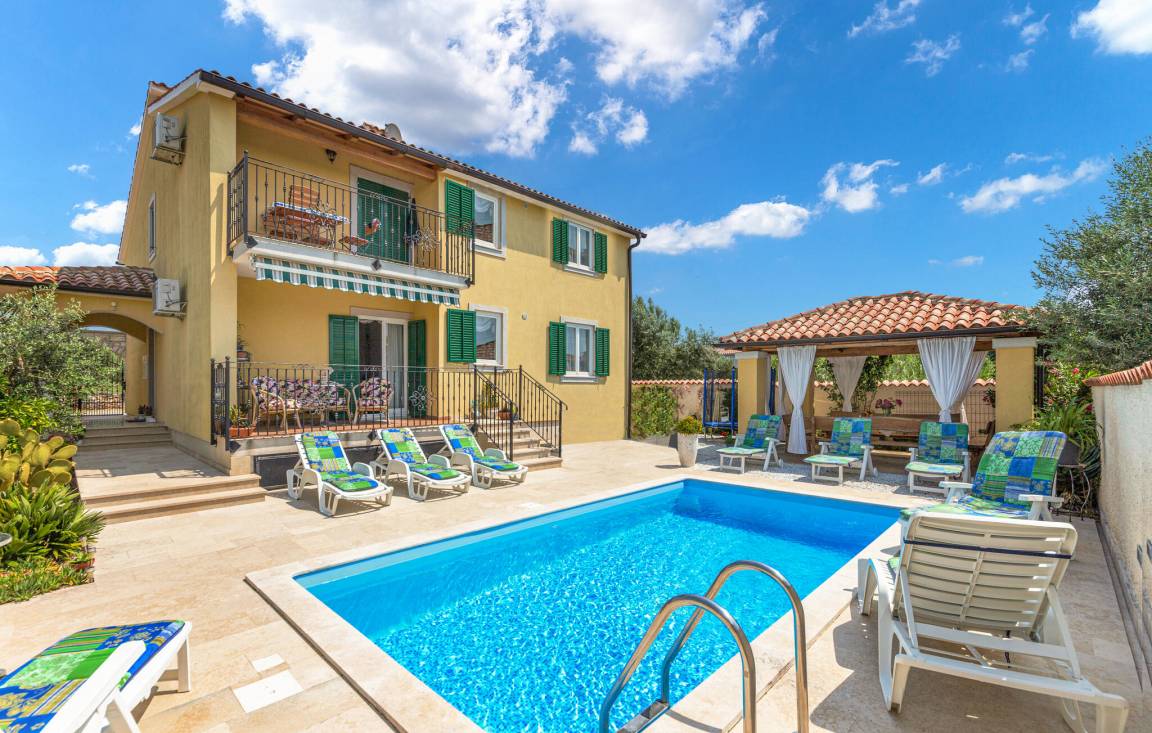 62 M² Appartement ∙ 2 Chambres ∙ 4 Personnes - Pula