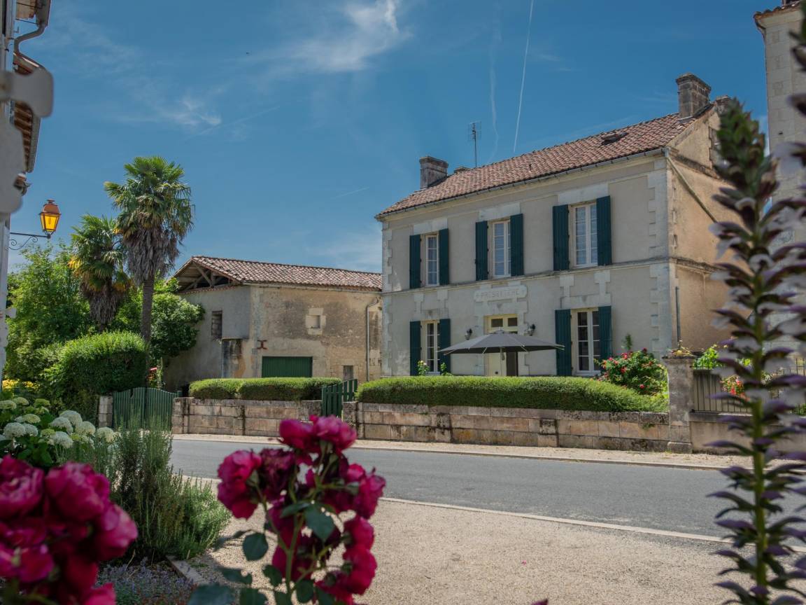 200 M² Casa ∙ 5 Habitaciones ∙ 10 Huéspedes - Aubeterre-sur-Dronne