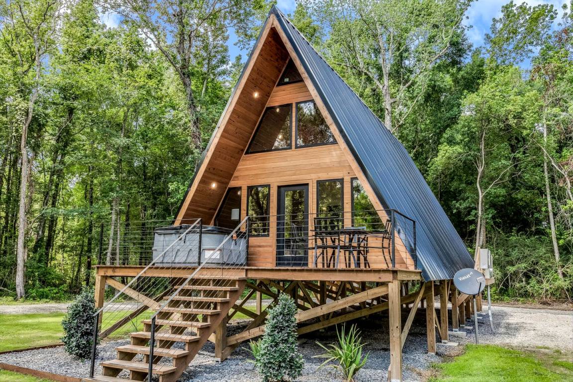 Cabin ∙ 2 Bedrooms ∙ 4 Guests - Lake Peigneur, LA