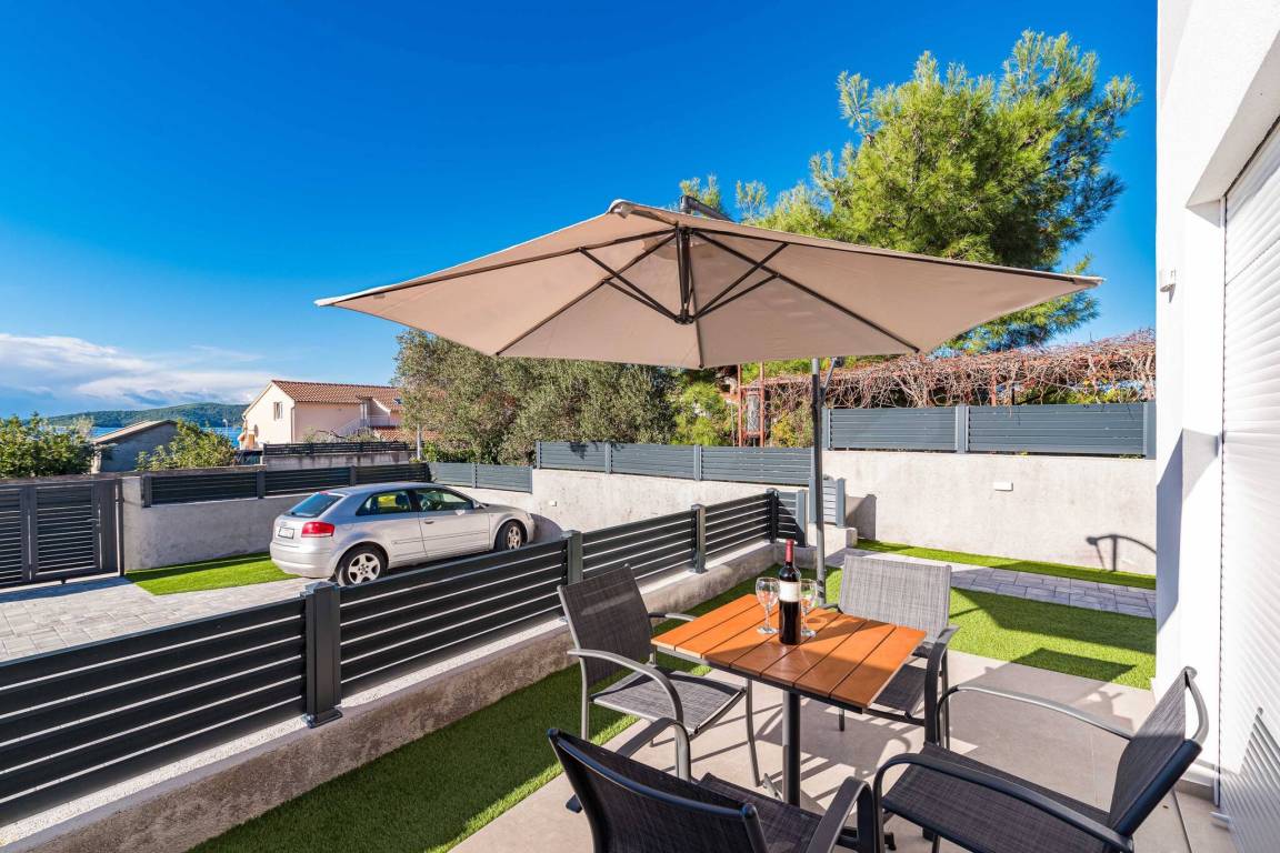 60 M² Ferienwohnung ∙ 2 Schlafzimmer ∙ 4 Gäste - Šibenik