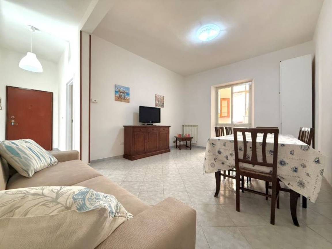 80 M² Apartment ∙ 2 Bedrooms ∙ 6 Guests - Follonica