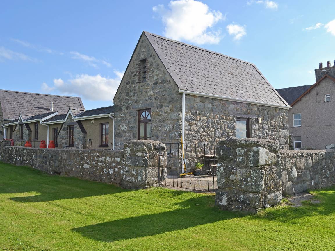 Cottage ∙ 2 Bedrooms ∙ 4 Guests - Criccieth