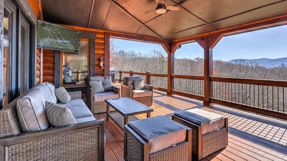 Cabin ∙ 4 Bedrooms ∙ 13 Guests - Blairsville, GA