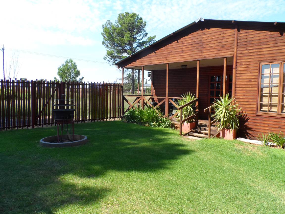 75 M² Bed And Breakfast ∙ 3 Bedrooms ∙ 6 Guests - Bloemfontein