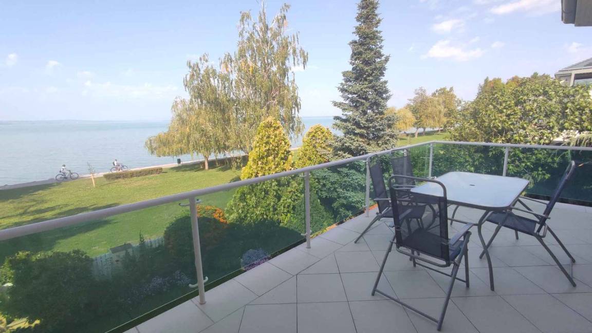 300 M² Ferienhaus ∙ 7 Schlafzimmer ∙ 14 Gäste - Balatonvilágos