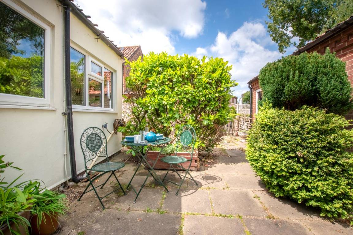 House ∙ 2 Bedrooms ∙ 4 Guests - Holt