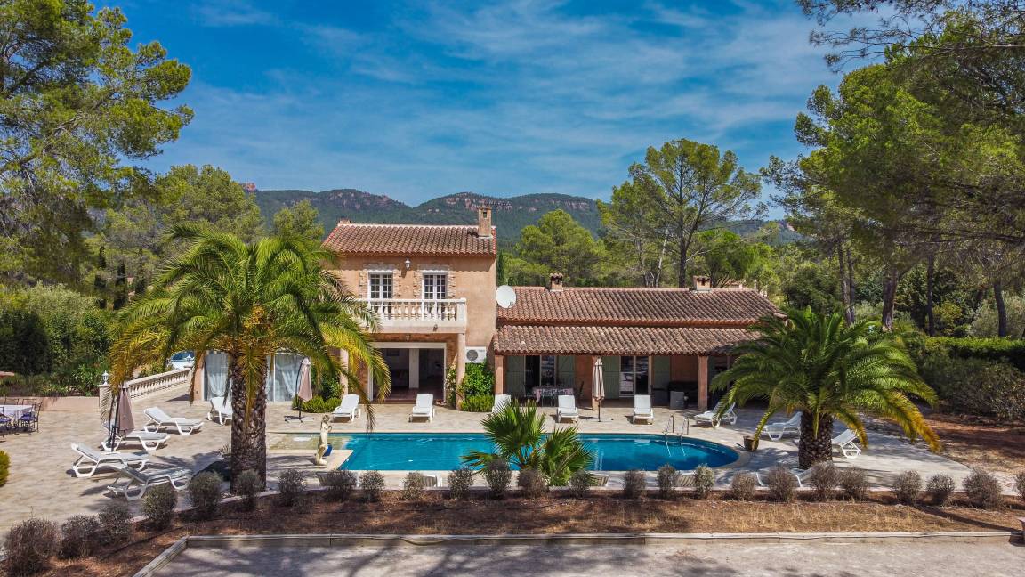 310 M² Villa ∙ 10 Chambres ∙ 20 Personnes - Montauroux