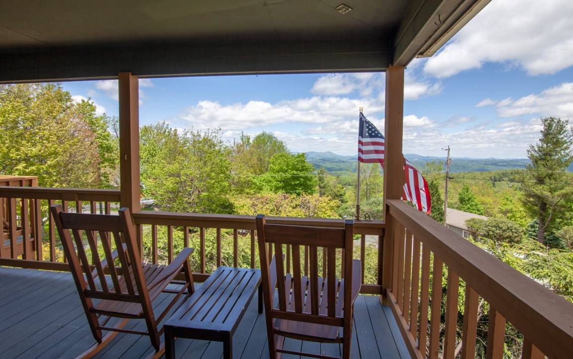 136 M² Cabin ∙ 2 Bedrooms ∙ 6 Guests - Boone, NC