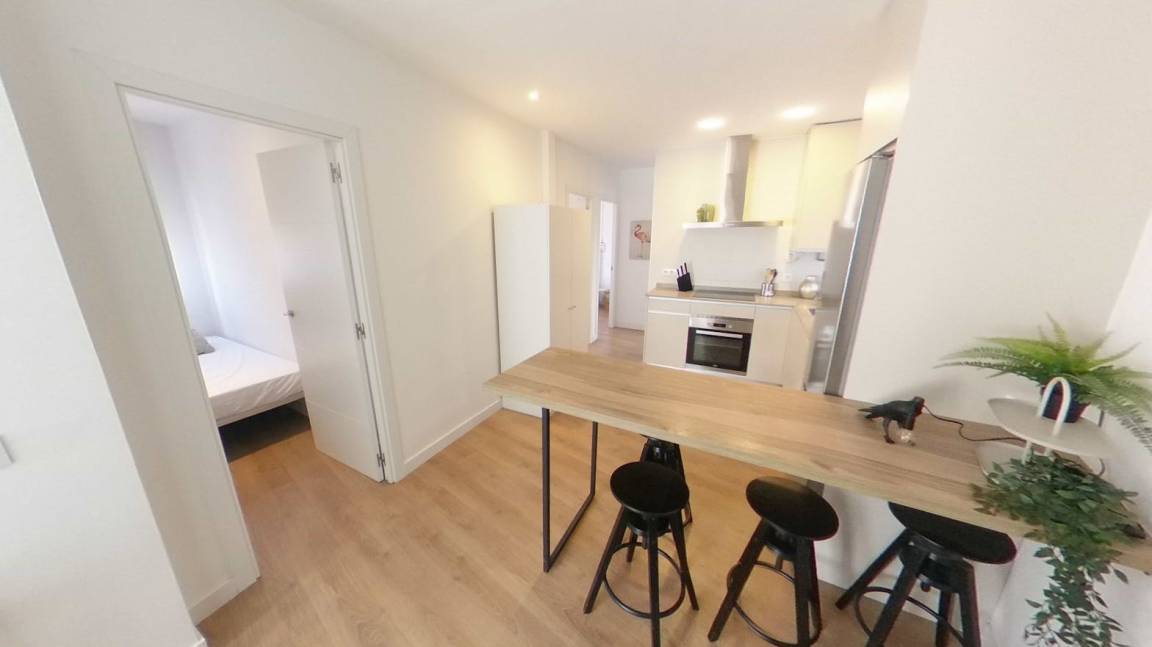 70 M² Apartamento ∙ 3 Habitaciones ∙ 6 Huéspedes - Madrid