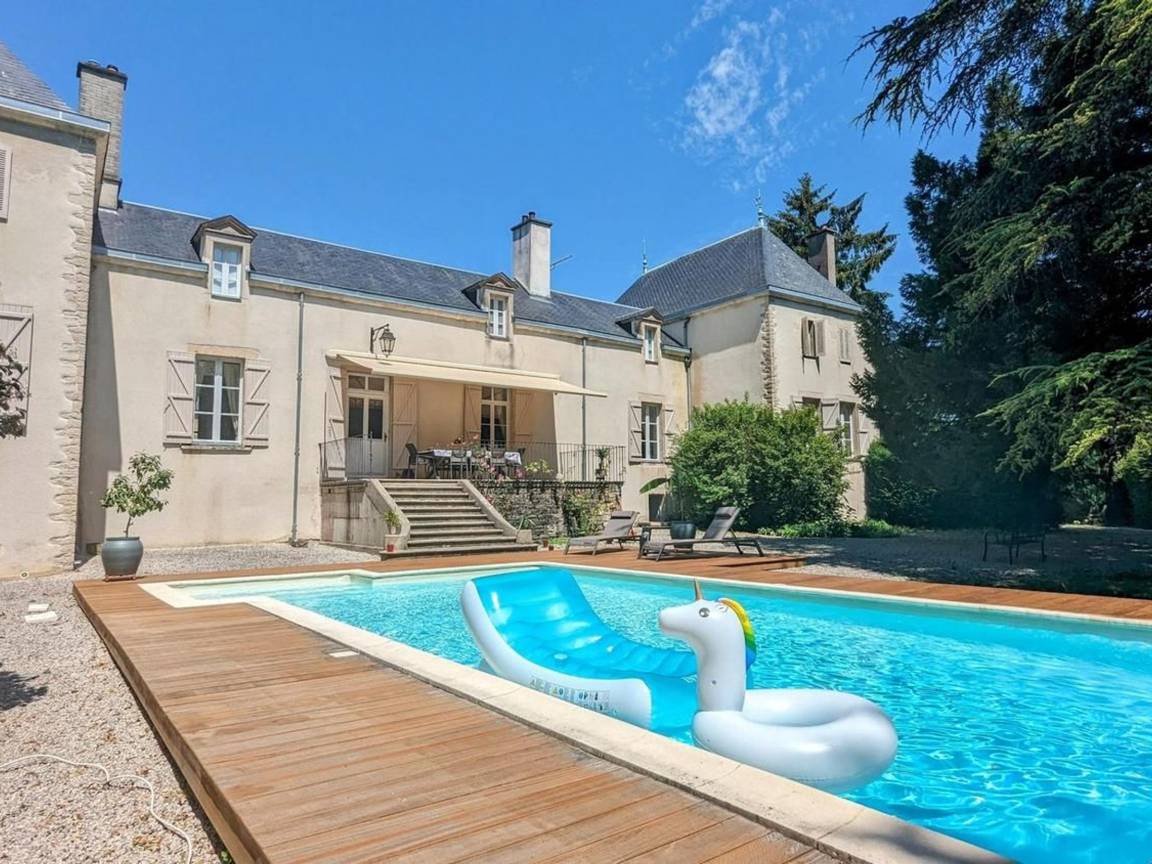 390 M² Cottage ∙ 4 Chambres ∙ 8 Personnes - Dijon