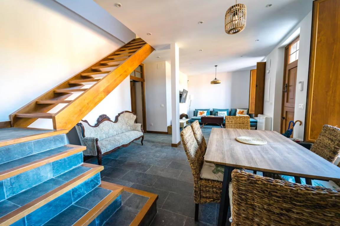 200 M² Maison De Vacances ∙ 4 Chambres ∙ 8 Personnes - Oviedo