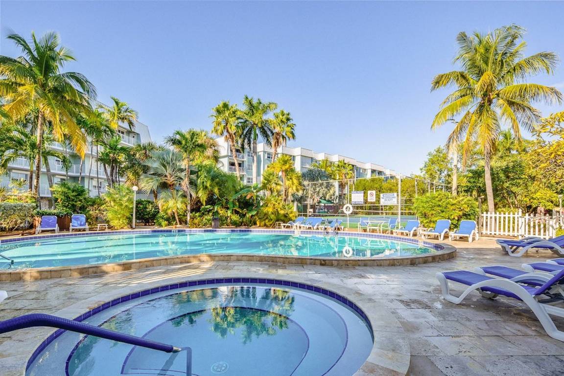 Apartment ∙ 2 Bedrooms ∙ 6 Guests - Key West, FL