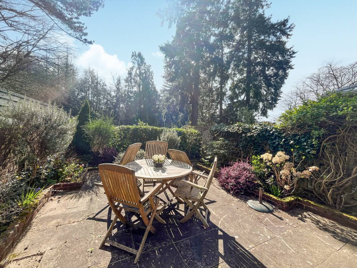 Cottage ∙ 2 Bedrooms ∙ 3 Guests - Epsom