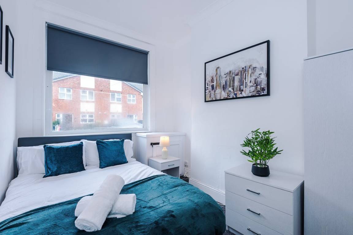 132 M² House ∙ 4 Bedrooms ∙ 10 Guests - Derbyshire