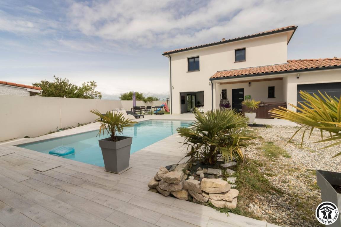 110 M² Gîte ∙ 3 Chambres ∙ 6 Personnes - Cornebarrieu