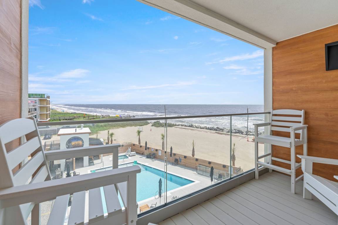 Condo ∙ 2 Bedrooms ∙ 5 Guests - Carolina Beach, NC