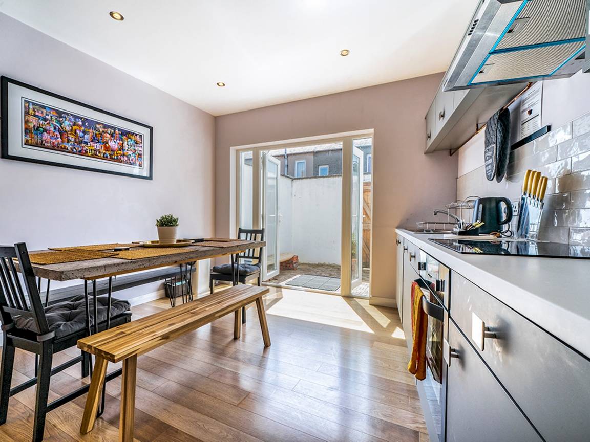 149 M² Ferienhaus ∙ 2 Schlafzimmer ∙ 4 Gäste - Belfast
