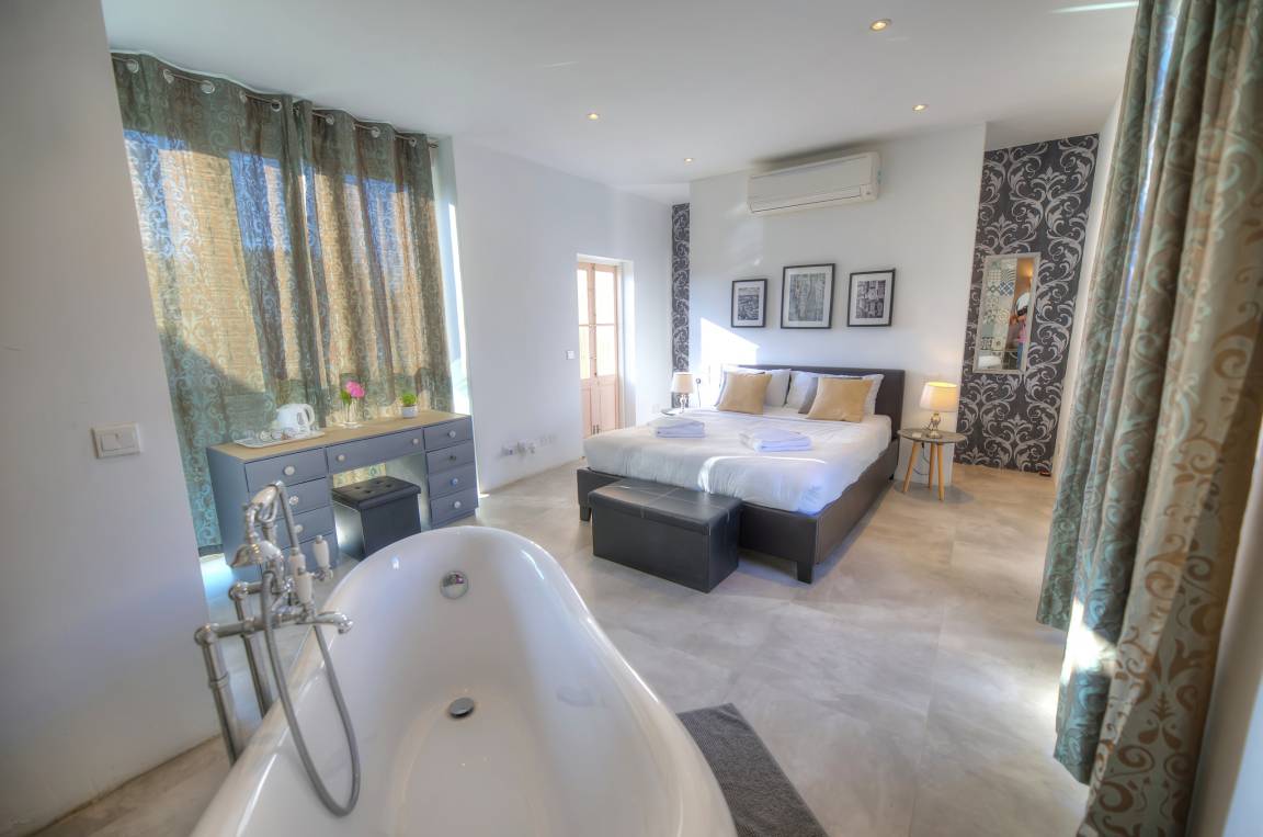 200 M² Ferienhaus ∙ 4 Schlafzimmer ∙ 8 Gäste - Malta