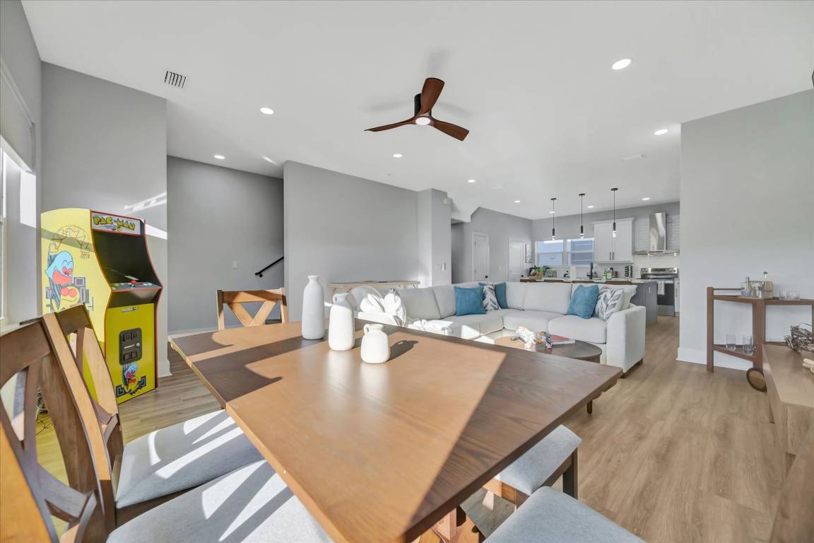 Apartment ∙ 4 Bedrooms ∙ 10 Guests - Tampa, FL