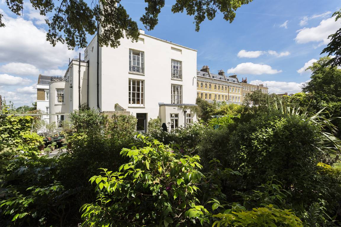 697 M² House ∙ 6 Bedrooms ∙ 16 Guests - London, UK
